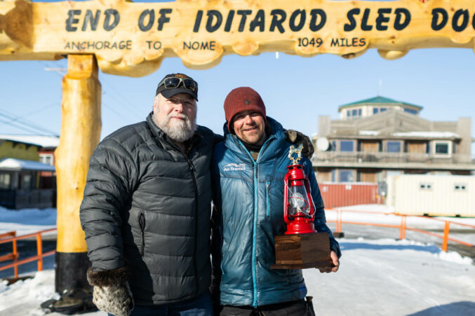 Rookie Ebbe Pedersen receives the Lynden Red Lantern Award – Iditarod